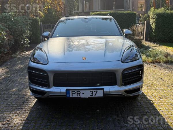 Grey Porsche Cayenne 2020 in Jurmala, with an engine capacity of 3.00 L and mileage of 129 thousand km for 45500 €, photo 6 on AUTOMOTO.COM.LV