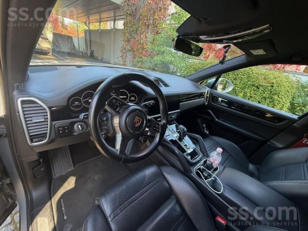 Grey Porsche Cayenne 2020 in Jurmala, with an engine capacity of 3.00 L and mileage of 129 thousand km for 45500 €, photo 7 on AUTOMOTO.COM.LV