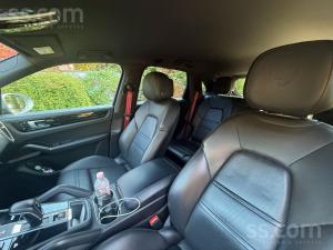 Grey Porsche Cayenne 2020 in Jurmala, with an engine capacity of 3.00 L and mileage of 129 thousand km for 45500 €, photo 8 on AUTOMOTO.COM.LV