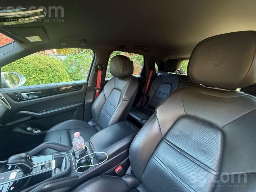 Grey Porsche Cayenne 2020 in Jurmala, with an engine capacity of 3.00 L and mileage of 129 thousand km for 45500 €, photo 8 on AUTOMOTO.COM.LV