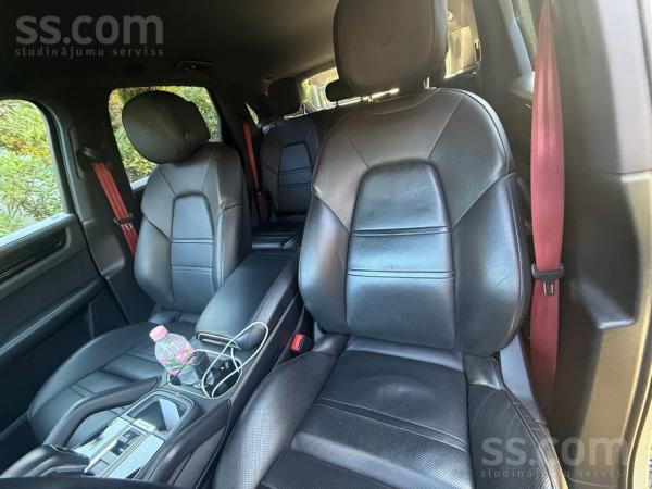 Grey Porsche Cayenne 2020 in Jurmala, with an engine capacity of 3.00 L and mileage of 129 thousand km for 45500 €, photo 9 on AUTOMOTO.COM.LV