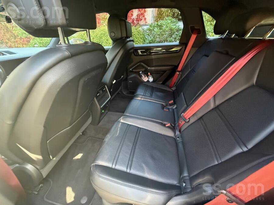 Grey Porsche Cayenne 2020 in Jurmala, with an engine capacity of 3.00 L and mileage of 129 thousand km for 45500 €, photo 10 on AUTOMOTO.COM.LV