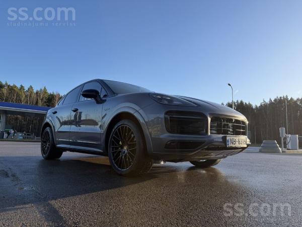 Pelēks Porsche Cayenne 2021 Rīga, ar dzinēja tilpumu 3.00 L un nobraukumu 75 tūkst. km par 61000 €, foto 1 vietnē AUTOMOTO.COM.LV