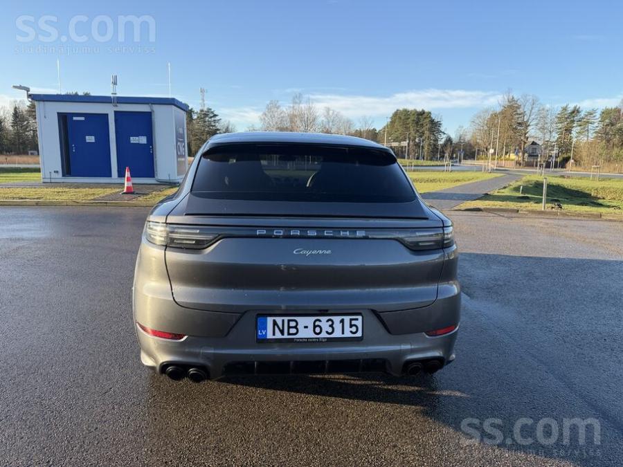 Grey Porsche Cayenne 2021 in Riga, with an engine capacity of 3.00 L and mileage of 75 thousand km for 61000 €, photo 4 on AUTOMOTO.COM.LV