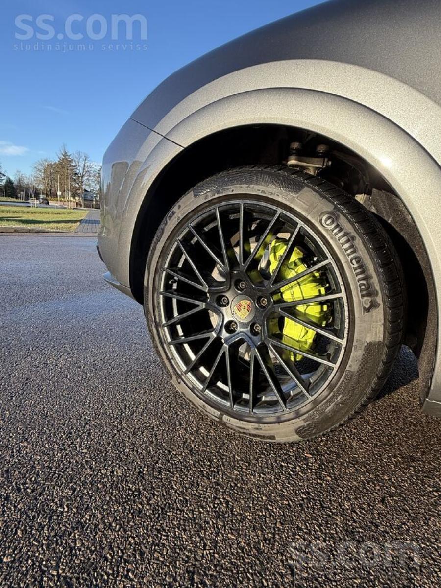 Grey Porsche Cayenne 2021 in Riga, with an engine capacity of 3.00 L and mileage of 75 thousand km for 61000 €, photo 10 on AUTOMOTO.COM.LV