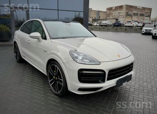 Grey Porsche Cayenne 2021 in Telschi, with an engine capacity of 3.00 L and mileage of 247 thousand km for 58399 €, photo 1 on AUTOMOTO.COM.LV
