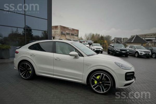 Grey Porsche Cayenne 2021 in Telschi, with an engine capacity of 3.00 L and mileage of 247 thousand km for 58399 €, photo 5 on AUTOMOTO.COM.LV
