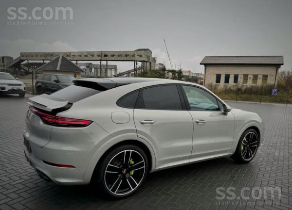 Grey Porsche Cayenne 2021 in Telschi, with an engine capacity of 3.00 L and mileage of 247 thousand km for 58399 €, photo 8 on AUTOMOTO.COM.LV