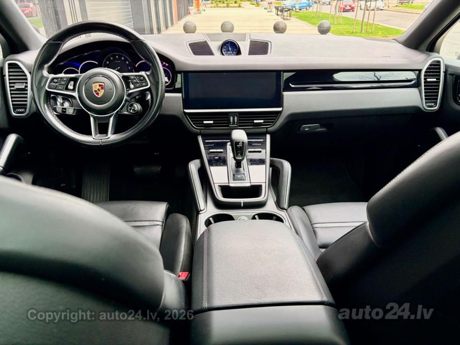 Grey Porsche Cayenne 2021 in Tallinn, with an engine capacity of 3.00 L and mileage of 134 thousand km for 69999 €, photo 6 on AUTOMOTO.COM.LV