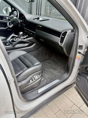 Grey Porsche Cayenne 2021 in Tallinn, with an engine capacity of 3.00 L and mileage of 134 thousand km for 69999 €, photo 8 on AUTOMOTO.COM.LV