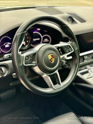 Grey Porsche Cayenne 2021 in Tallinn, with an engine capacity of 3.00 L and mileage of 134 thousand km for 69999 €, photo 10 on AUTOMOTO.COM.LV