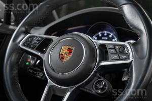 Grey Porsche Cayenne 2021 in Riga, with an engine capacity of 4.00 L and mileage of 162 thousand km for 64900 €, photo 9 on AUTOMOTO.COM.LV
