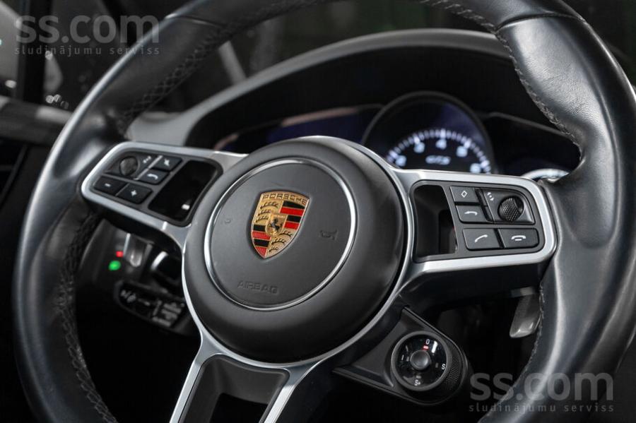 Grey Porsche Cayenne 2021 in Riga, with an engine capacity of 4.00 L and mileage of 162 thousand km for 64900 €, photo 9 on AUTOMOTO.COM.LV
