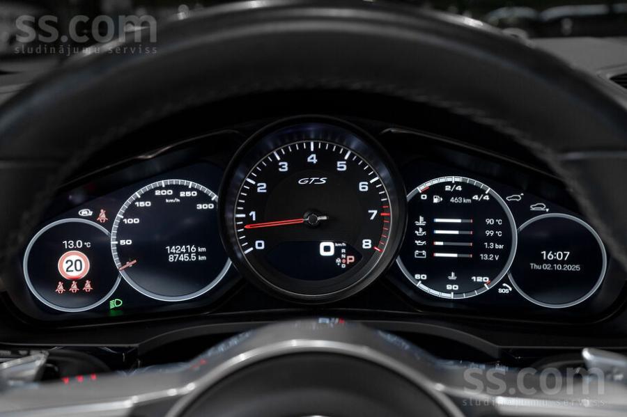 Grey Porsche Cayenne 2021 in Riga, with an engine capacity of 4.00 L and mileage of 162 thousand km for 64900 €, photo 10 on AUTOMOTO.COM.LV