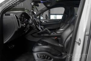 Grey Porsche Cayenne 2021 in Riga, with an engine capacity of 4.00 L and mileage of 162 thousand km for 64900 €, photo 11 on AUTOMOTO.COM.LV