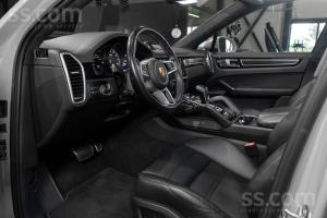 Grey Porsche Cayenne 2021 in Riga, with an engine capacity of 4.00 L and mileage of 162 thousand km for 64900 €, photo 13 on AUTOMOTO.COM.LV