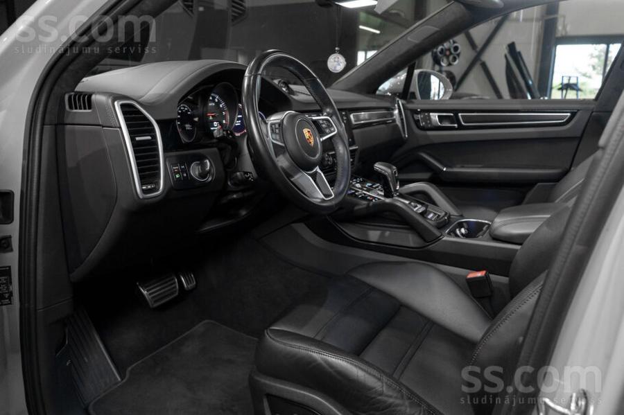 Grey Porsche Cayenne 2021 in Riga, with an engine capacity of 4.00 L and mileage of 162 thousand km for 64900 €, photo 13 on AUTOMOTO.COM.LV