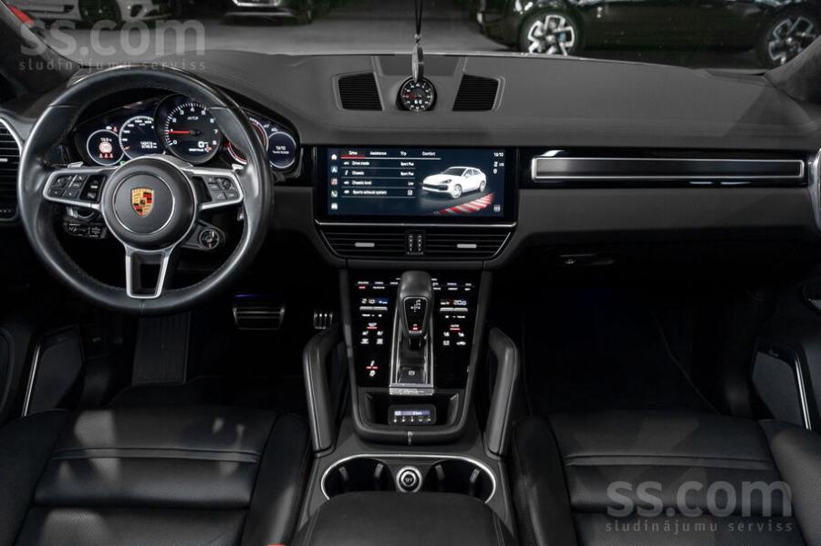 Grey Porsche Cayenne 2021 in Riga, with an engine capacity of 4.00 L and mileage of 162 thousand km for 64900 €, photo 15 on AUTOMOTO.COM.LV
