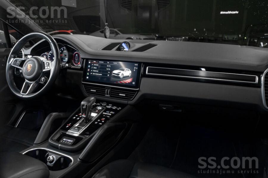 Grey Porsche Cayenne 2021 in Riga, with an engine capacity of 4.00 L and mileage of 162 thousand km for 64900 €, photo 16 on AUTOMOTO.COM.LV