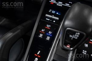 Grey Porsche Cayenne 2021 in Riga, with an engine capacity of 4.00 L and mileage of 162 thousand km for 64900 €, photo 18 on AUTOMOTO.COM.LV