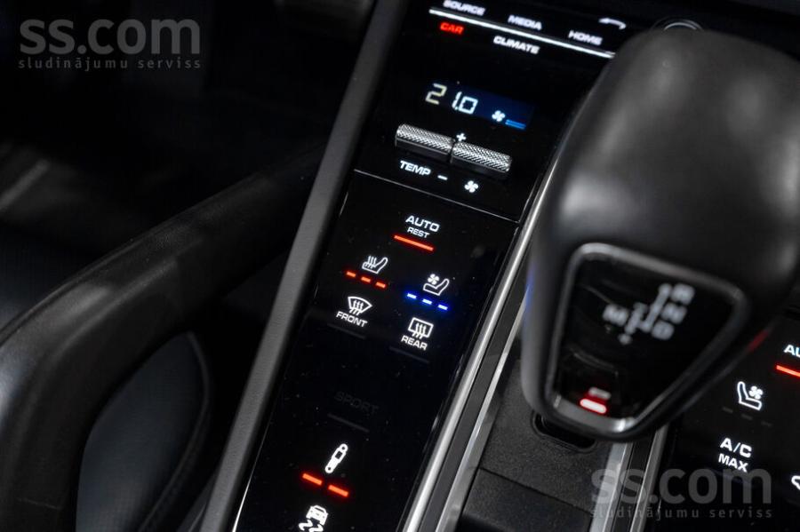 Grey Porsche Cayenne 2021 in Riga, with an engine capacity of 4.00 L and mileage of 162 thousand km for 64900 €, photo 18 on AUTOMOTO.COM.LV