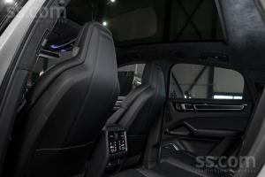 Grey Porsche Cayenne 2021 in Riga, with an engine capacity of 4.00 L and mileage of 162 thousand km for 64900 €, photo 20 on AUTOMOTO.COM.LV