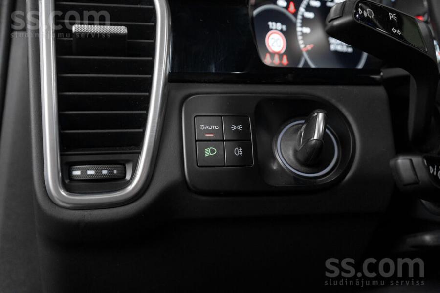 Grey Porsche Cayenne 2021 in Riga, with an engine capacity of 4.00 L and mileage of 162 thousand km for 64900 €, photo 23 on AUTOMOTO.COM.LV