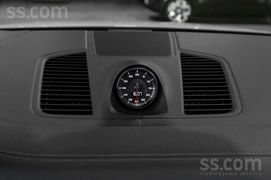 Grey Porsche Cayenne 2021 in Riga, with an engine capacity of 4.00 L and mileage of 162 thousand km for 64900 €, photo 28 on AUTOMOTO.COM.LV