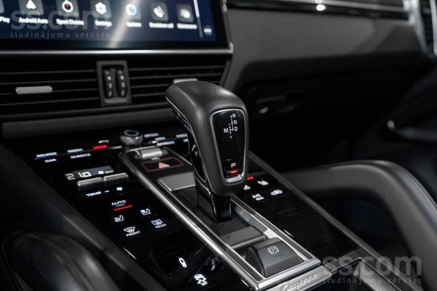 Grey Porsche Cayenne 2021 in Riga, with an engine capacity of 4.00 L and mileage of 162 thousand km for 64900 €, photo 30 on AUTOMOTO.COM.LV