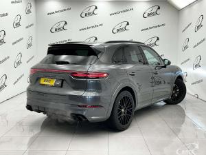 Pelēks Porsche Cayenne 2021 Viļņa, ar dzinēja tilpumu 4.00 L un nobraukumu 66 tūkst. km par 65000 €, foto 4 vietnē AUTOMOTO.COM.LV
