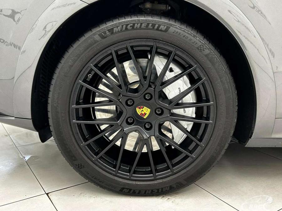 Pelēks Porsche Cayenne 2021 Viļņa, ar dzinēja tilpumu 4.00 L un nobraukumu 66 tūkst. km par 65000 €, foto 7 vietnē AUTOMOTO.COM.LV