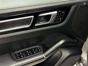 Pelēks Porsche Cayenne 2021 Viļņa, ar dzinēja tilpumu 4.00 L un nobraukumu 66 tūkst. km par 65000 €, foto 13 vietnē AUTOMOTO.COM.LV