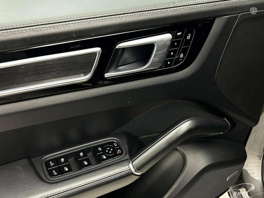 Pelēks Porsche Cayenne 2021 Viļņa, ar dzinēja tilpumu 4.00 L un nobraukumu 66 tūkst. km par 65000 €, foto 13 vietnē AUTOMOTO.COM.LV