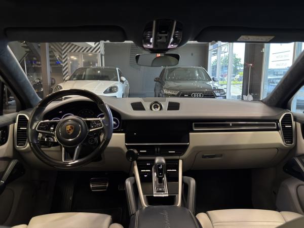 Grey Porsche Cayenne 2021 in Riga, with an engine capacity of 4.00 L and mileage of 83 thousand km for 1 €, photo 8 on AUTOMOTO.COM.LV