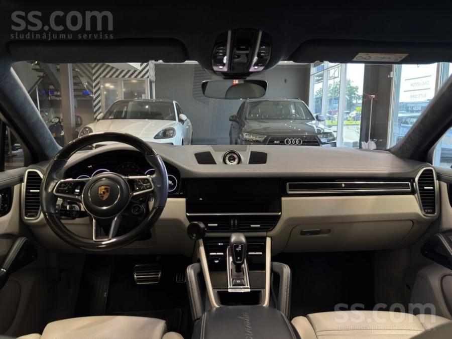 Grey Porsche Cayenne 2021 in Riga, with an engine capacity of 2.90 L and mileage of 83 thousand km for 69990 €, photo 10 on AUTOMOTO.COM.LV