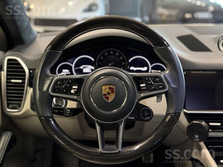 Grey Porsche Cayenne 2021 in Riga, with an engine capacity of 2.90 L and mileage of 83 thousand km for 69990 €, photo 11 on AUTOMOTO.COM.LV