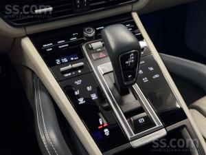 Grey Porsche Cayenne 2021 in Riga, with an engine capacity of 2.90 L and mileage of 83 thousand km for 69990 €, photo 12 on AUTOMOTO.COM.LV