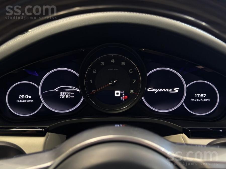 Grey Porsche Cayenne 2021 in Riga, with an engine capacity of 2.90 L and mileage of 83 thousand km for 69990 €, photo 20 on AUTOMOTO.COM.LV
