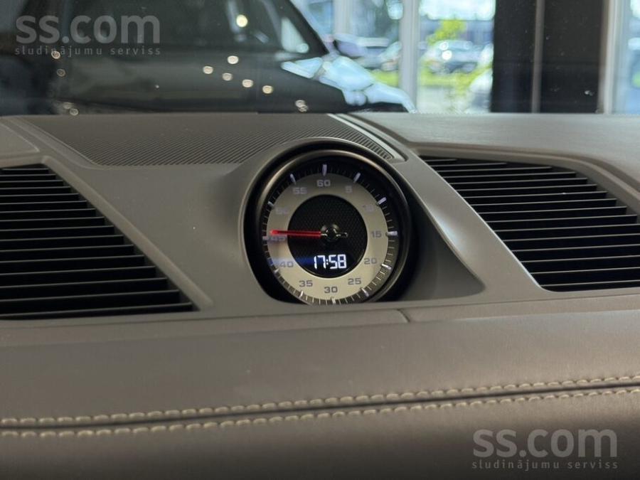 Grey Porsche Cayenne 2021 in Riga, with an engine capacity of 2.90 L and mileage of 83 thousand km for 69990 €, photo 21 on AUTOMOTO.COM.LV