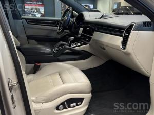 Grey Porsche Cayenne 2021 in Riga, with an engine capacity of 2.90 L and mileage of 83 thousand km for 69990 €, photo 23 on AUTOMOTO.COM.LV