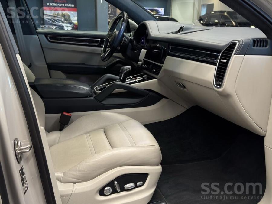 Grey Porsche Cayenne 2021 in Riga, with an engine capacity of 2.90 L and mileage of 83 thousand km for 69990 €, photo 23 on AUTOMOTO.COM.LV