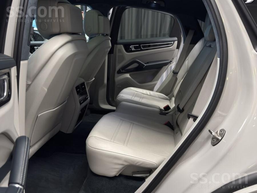 Grey Porsche Cayenne 2021 in Riga, with an engine capacity of 2.90 L and mileage of 83 thousand km for 69990 €, photo 27 on AUTOMOTO.COM.LV