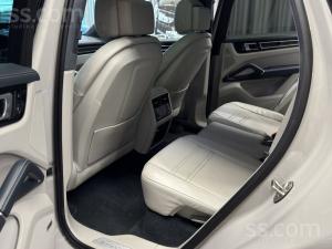 Grey Porsche Cayenne 2021 in Riga, with an engine capacity of 2.90 L and mileage of 83 thousand km for 69990 €, photo 28 on AUTOMOTO.COM.LV