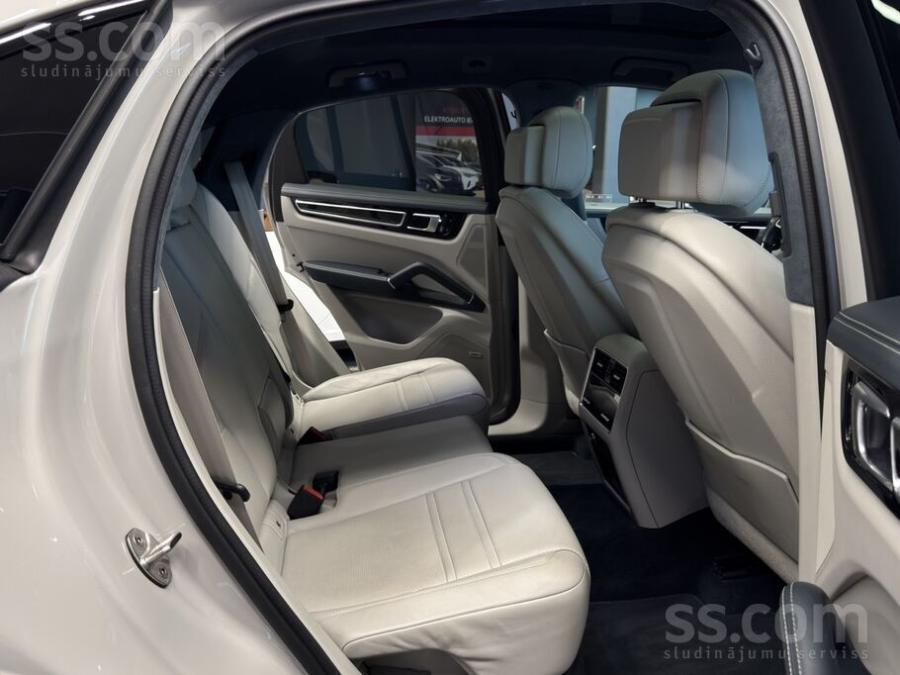 Grey Porsche Cayenne 2021 in Riga, with an engine capacity of 2.90 L and mileage of 83 thousand km for 69990 €, photo 29 on AUTOMOTO.COM.LV