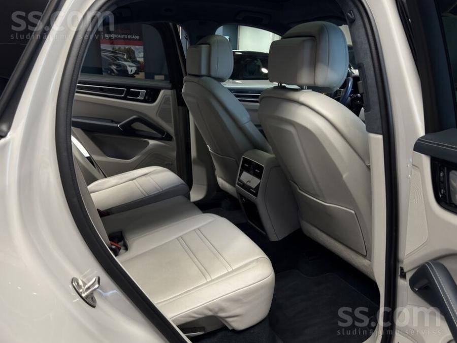 Grey Porsche Cayenne 2021 in Riga, with an engine capacity of 2.90 L and mileage of 83 thousand km for 69990 €, photo 30 on AUTOMOTO.COM.LV