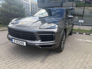 Grey Porsche Cayenne 2021 in Vilnius, with an engine capacity of 3.00 L and mileage of 67 thousand km for 54500 €, photo 3 on AUTOMOTO.COM.LV