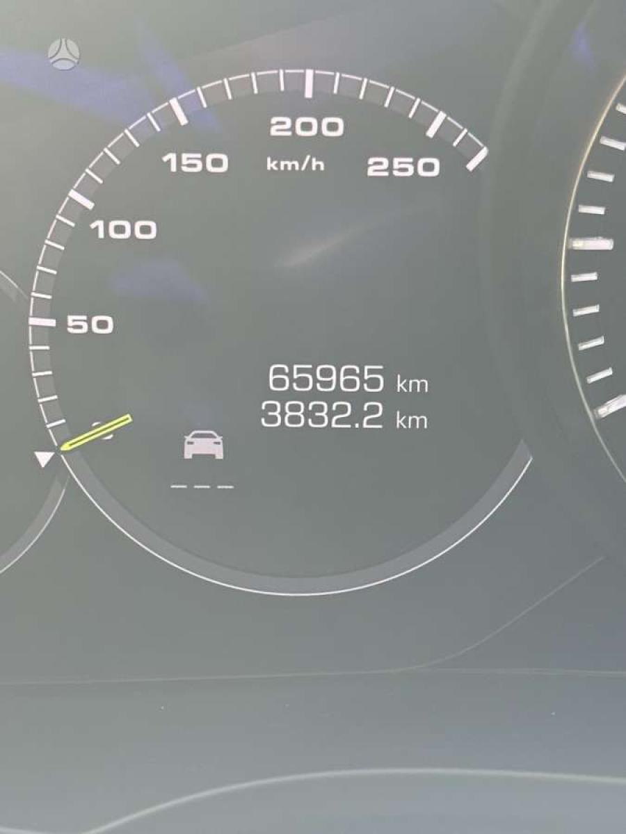 Grey Porsche Cayenne 2021 in Vilnius, with an engine capacity of 3.00 L and mileage of 67 thousand km for 54500 €, photo 4 on AUTOMOTO.COM.LV