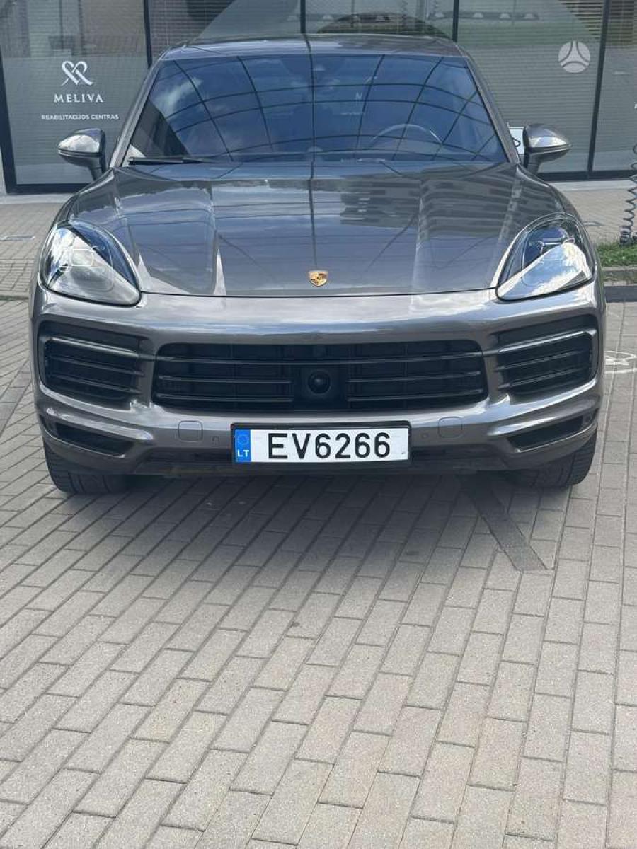 Grey Porsche Cayenne 2021 in Vilnius, with an engine capacity of 3.00 L and mileage of 67 thousand km for 54500 €, photo 7 on AUTOMOTO.COM.LV