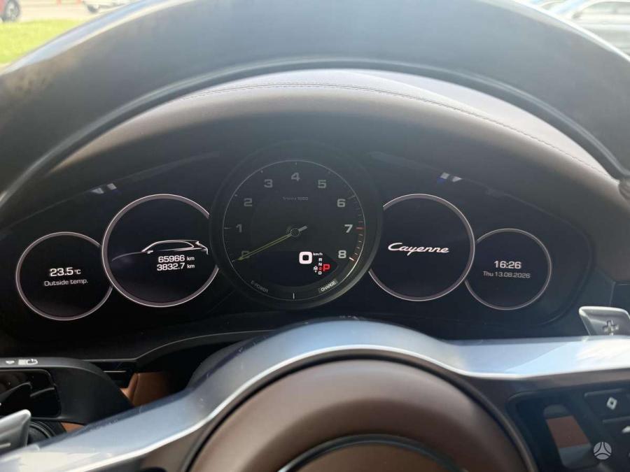 Grey Porsche Cayenne 2021 in Vilnius, with an engine capacity of 3.00 L and mileage of 67 thousand km for 54500 €, photo 10 on AUTOMOTO.COM.LV