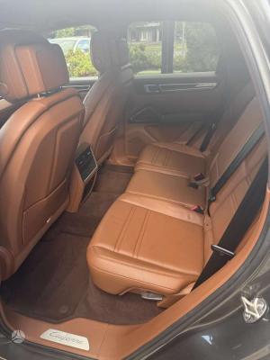 Grey Porsche Cayenne 2021 in Vilnius, with an engine capacity of 3.00 L and mileage of 67 thousand km for 54500 €, photo 13 on AUTOMOTO.COM.LV